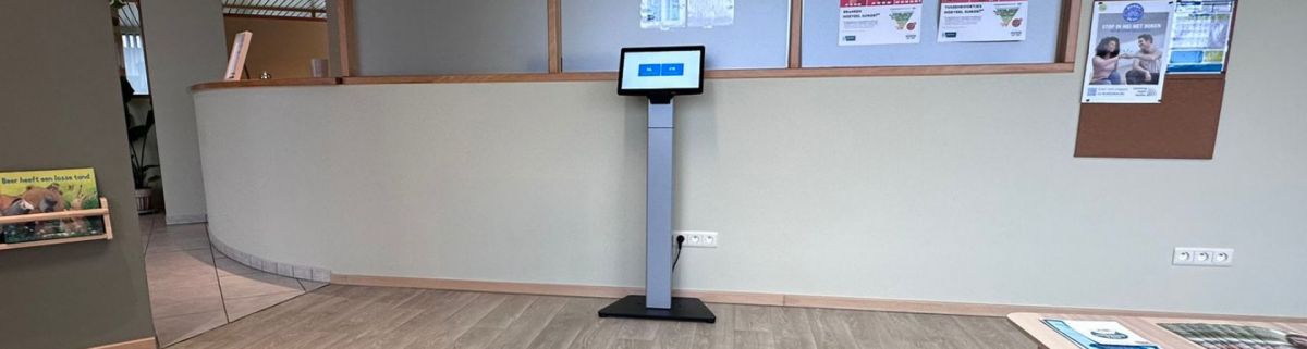 Digitale aanmeldzuil DentAssist vereenvoudigt de workflow in tandartspraktijk | 2025 | CGM ...